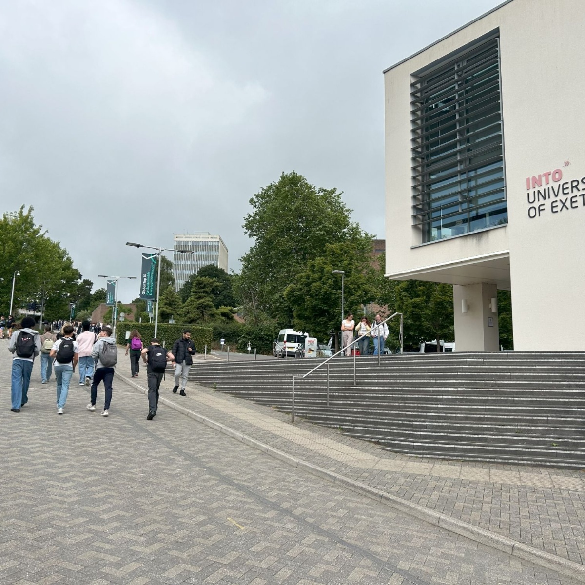 Coombe Dean School - Year 12 head off to Exeter University!